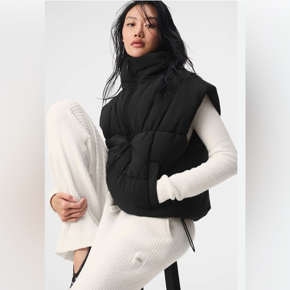 ALO Yoga | Jackets & Coats | Alo Black Puffer Vest Size Small Fits Up ...